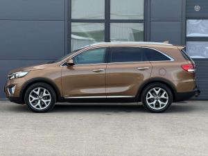 Brown Kia Sorento 2016 in Jonava, with an engine capacity of 2.20 L and mileage of 280 thousand km for 14500 €, photo 5 on AUTOMOTO.COM.LV