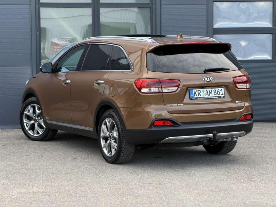 Brown Kia Sorento 2016 in Jonava, with an engine capacity of 2.20 L and mileage of 280 thousand km for 14500 €, photo 6 on AUTOMOTO.COM.LV