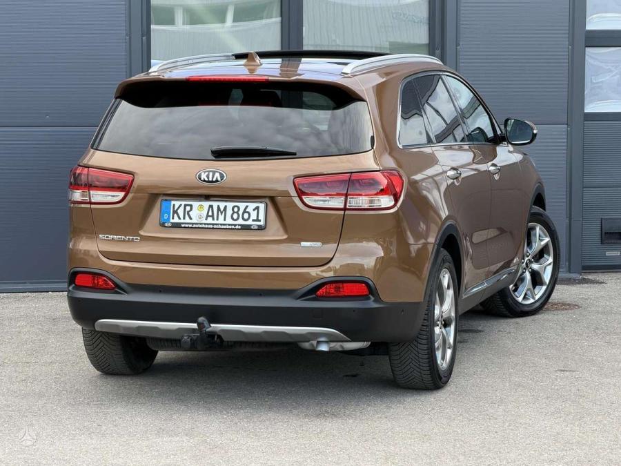 Brown Kia Sorento 2016 in Jonava, with an engine capacity of 2.20 L and mileage of 280 thousand km for 14500 €, photo 10 on AUTOMOTO.COM.LV