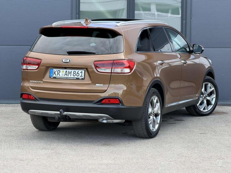 Brown Kia Sorento 2016 in Jonava, with an engine capacity of 2.20 L and mileage of 280 thousand km for 14500 €, photo 11 on AUTOMOTO.COM.LV