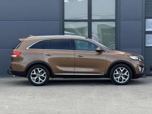Brown Kia Sorento 2016 in Jonava, with an engine capacity of 2.20 L and mileage of 280 thousand km for 14500 €, photo 12 on AUTOMOTO.COM.LV