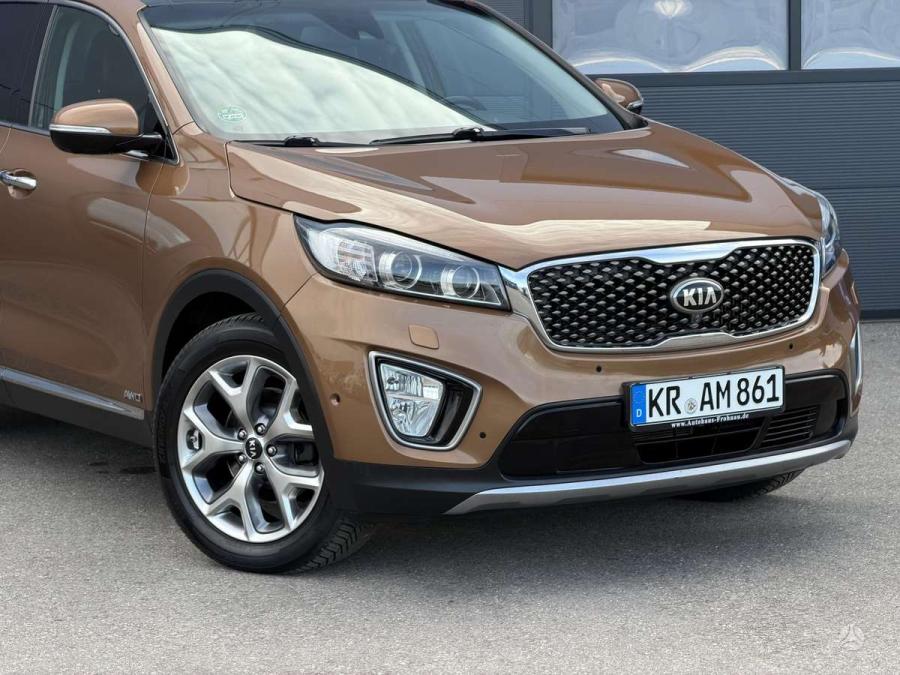 Brown Kia Sorento 2016 in Jonava, with an engine capacity of 2.20 L and mileage of 280 thousand km for 14500 €, photo 15 on AUTOMOTO.COM.LV