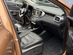 Brown Kia Sorento 2016 in Jonava, with an engine capacity of 2.20 L and mileage of 280 thousand km for 14500 €, photo 18 on AUTOMOTO.COM.LV
