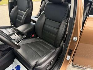 Brown Kia Sorento 2016 in Jonava, with an engine capacity of 2.20 L and mileage of 280 thousand km for 14500 €, photo 19 on AUTOMOTO.COM.LV