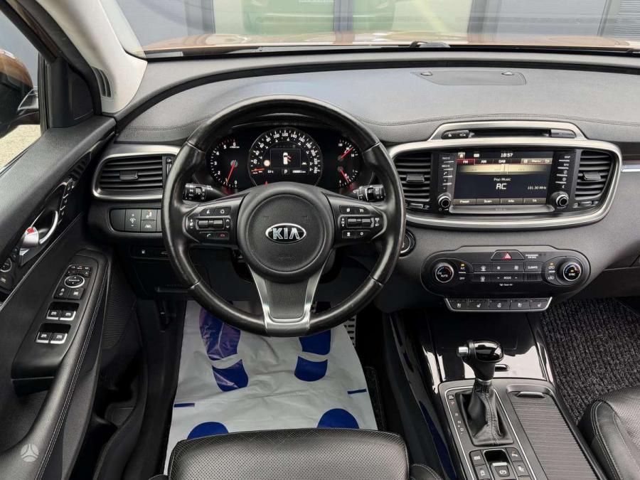 Brown Kia Sorento 2016 in Jonava, with an engine capacity of 2.20 L and mileage of 280 thousand km for 14500 €, photo 22 on AUTOMOTO.COM.LV