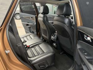 Brown Kia Sorento 2016 in Jonava, with an engine capacity of 2.20 L and mileage of 280 thousand km for 14500 €, photo 34 on AUTOMOTO.COM.LV