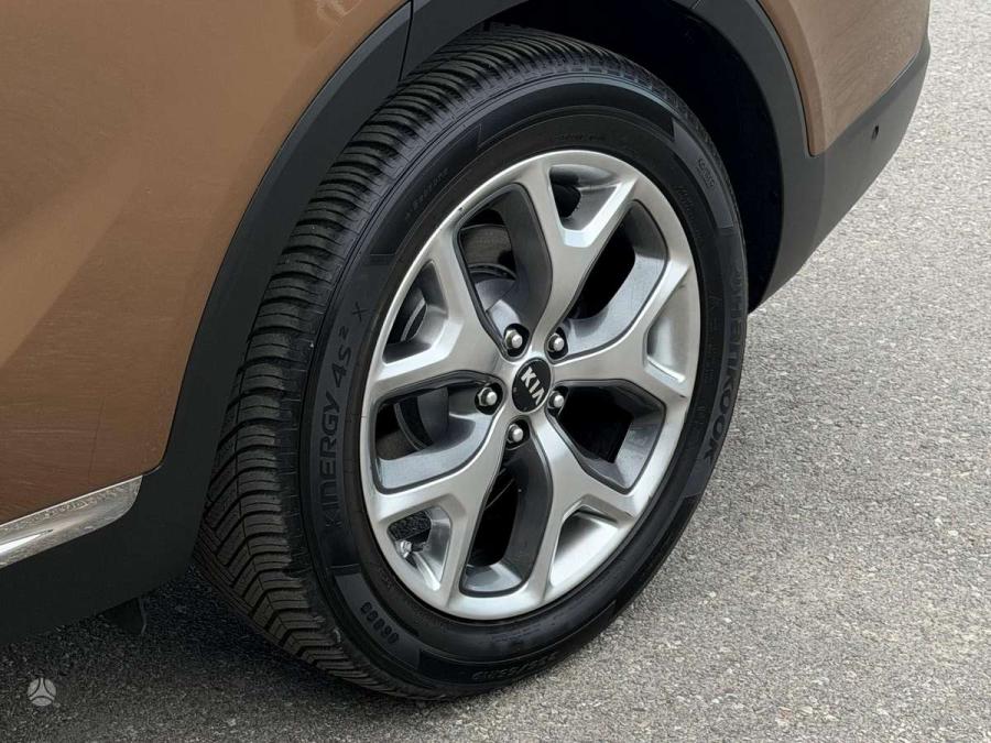 Brown Kia Sorento 2016 in Jonava, with an engine capacity of 2.20 L and mileage of 280 thousand km for 14500 €, photo 41 on AUTOMOTO.COM.LV