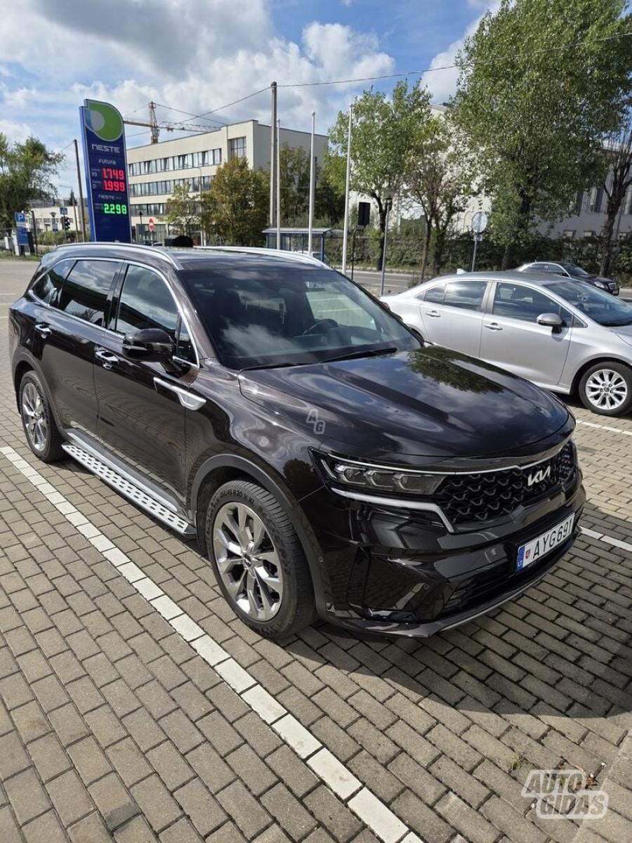 Brown Kia Sorento 2024 in Vilnius, with an engine capacity of 2.20 L and mileage of 54 thousand km for 38900 €, photo 3 on AUTOMOTO.COM.LV