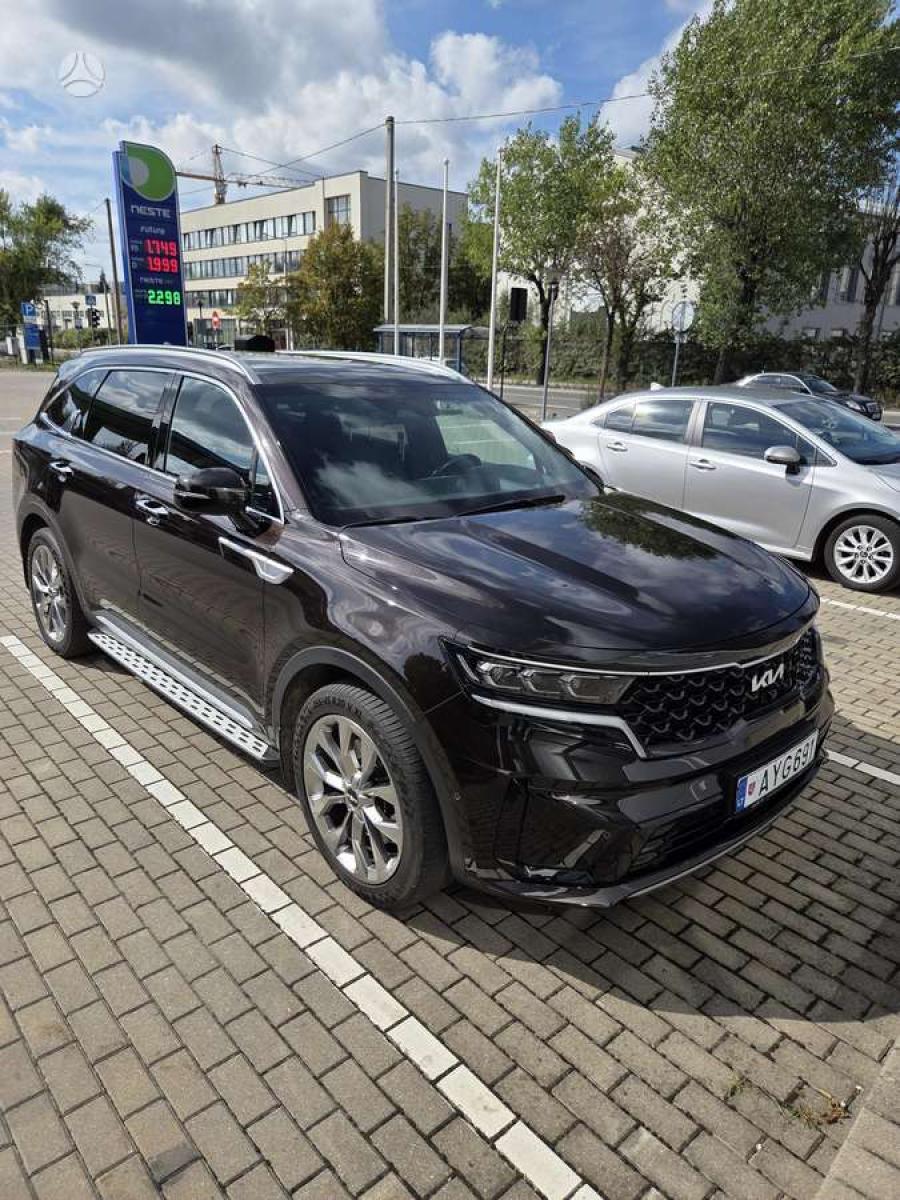 Brown Kia Sorento 2024 in Vilnius, with an engine capacity of 2.15 L and mileage of 54 thousand km for 36900 €, photo 3 on AUTOMOTO.COM.LV