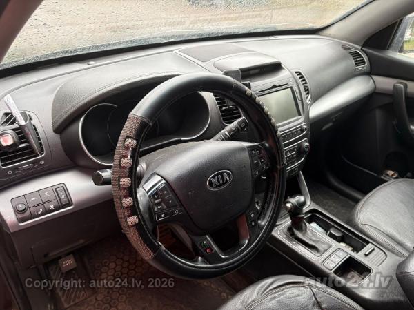 Brown Kia Sorento 2014 in Tallinn, with an engine capacity of 2.20 L and mileage of 512 thousand km for 9900 €, photo 9 on AUTOMOTO.COM.LV