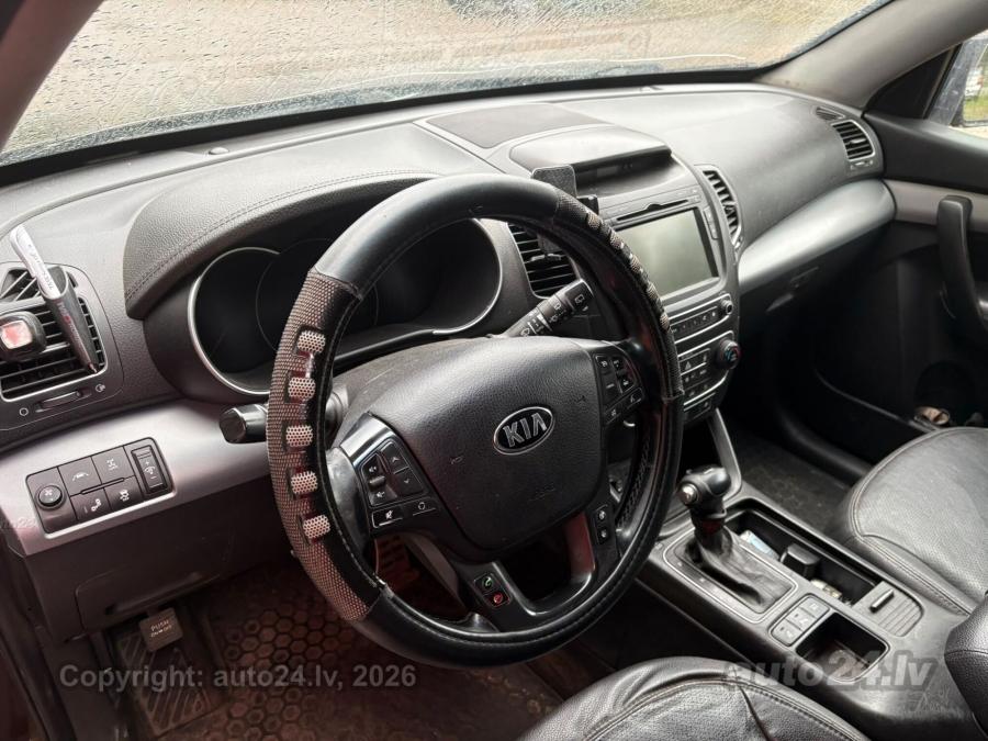 Brūns Kia Sorento 2014 Tallina, ar dzinēja tilpumu 2.20 L un nobraukumu 512 tūkst. km par 9900 €, foto 9 vietnē AUTOMOTO.COM.LV