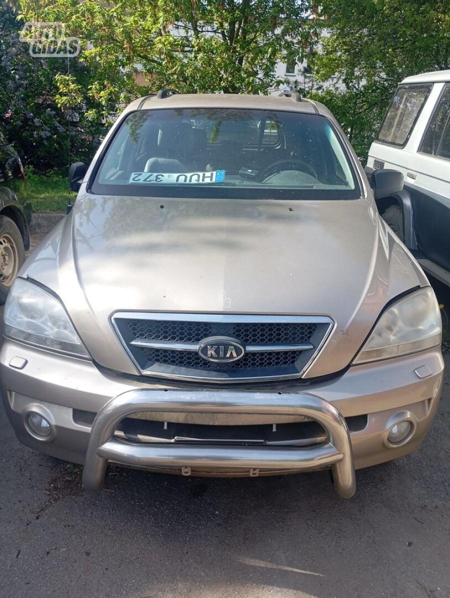 Kia Sorento 2004 in Kaunas, with an engine capacity of 2.50 L and mileage of 300 thousand km for 800 €, photo 1 on AUTOMOTO.COM.LV