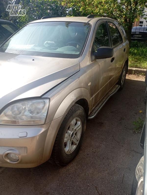 Kia Sorento 2004 in Kaunas, with an engine capacity of 2.50 L and mileage of 300 thousand km for 800 €, photo 3 on AUTOMOTO.COM.LV