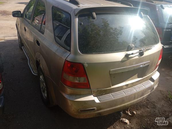 Kia Sorento 2004 in Kaunas, with an engine capacity of 2.50 L and mileage of 300 thousand km for 800 €, photo 5 on AUTOMOTO.COM.LV