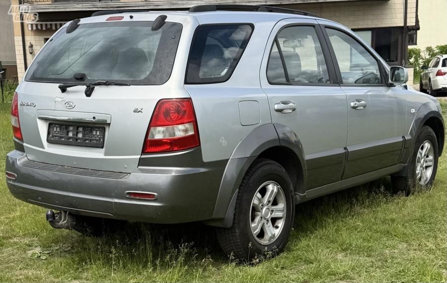 Kia Sorento 2004 in Kaunas, with an engine capacity of 2.50 L and mileage of 296 thousand km for 2700 €, photo 5 on AUTOMOTO.COM.LV