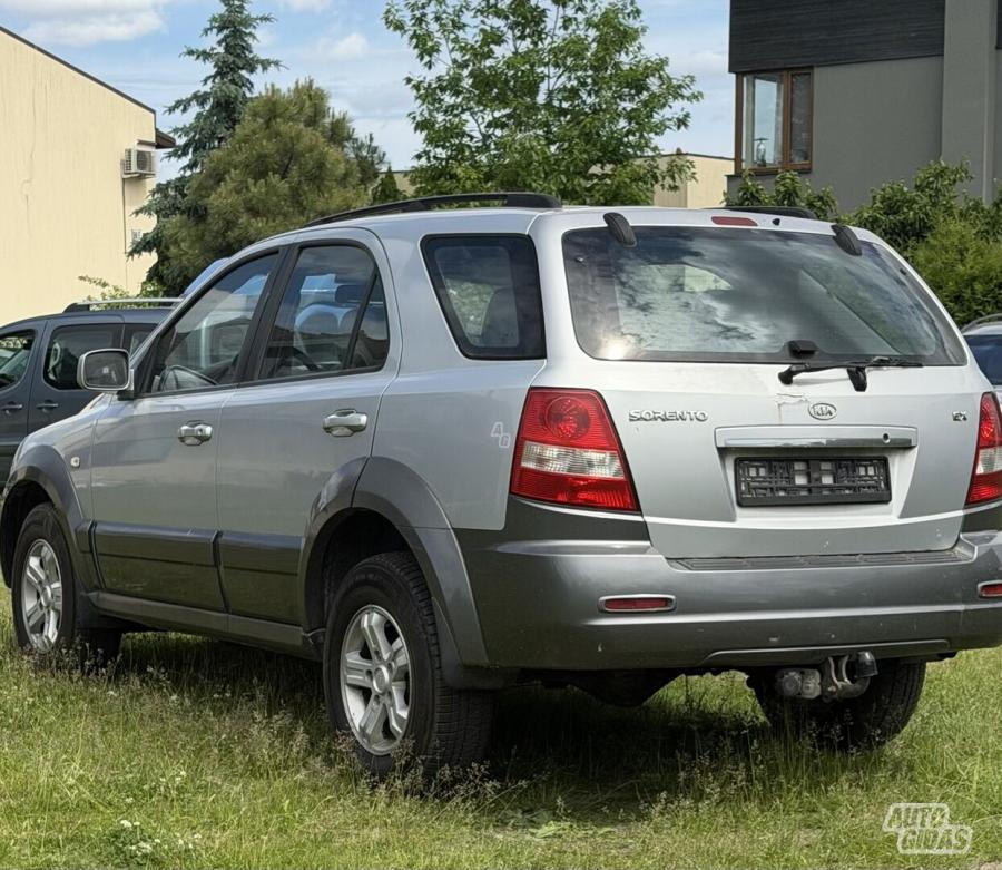Kia Sorento 2004 in Kaunas, with an engine capacity of 2.50 L and mileage of 296 thousand km for 2700 €, photo 6 on AUTOMOTO.COM.LV