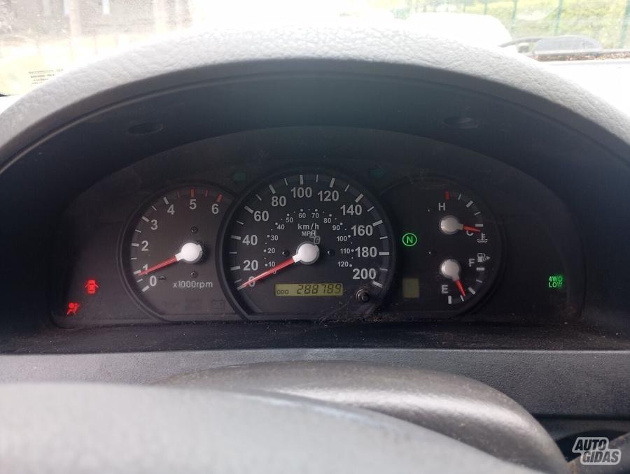 Kia Sorento 2005 in Kaunas, with an engine capacity of 2.50 L and mileage of 288 thousand km for 1650 €, photo 6 on AUTOMOTO.COM.LV