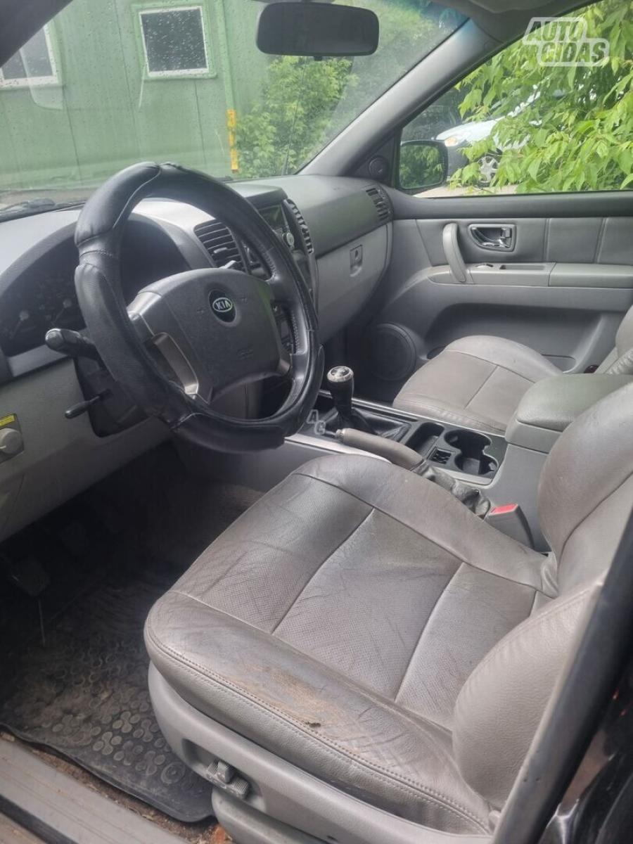 Kia Sorento 2005 in Kaunas, with an engine capacity of 2.50 L and mileage of 280 thousand km for 999 €, photo 8 on AUTOMOTO.COM.LV