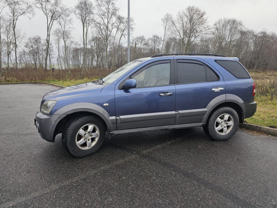 Kia Sorento 2005 in Sillamae, with an engine capacity of 2.50 L and mileage of 273 thousand km for 2400 €, photo 1 on AUTOMOTO.COM.LV