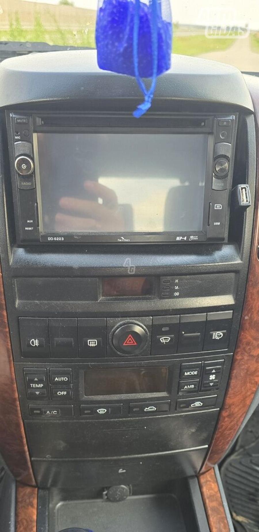 Kia Sorento 2005 in Siauliai, with an engine capacity of 2.50 L and mileage of 280 thousand km for 1650 €, photo 6 on AUTOMOTO.COM.LV