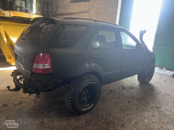 Kia Sorento 2006 in Pakruojis, with an engine capacity of 3.50 L and mileage of 190 thousand km for 1650 €, photo 6 on AUTOMOTO.COM.LV