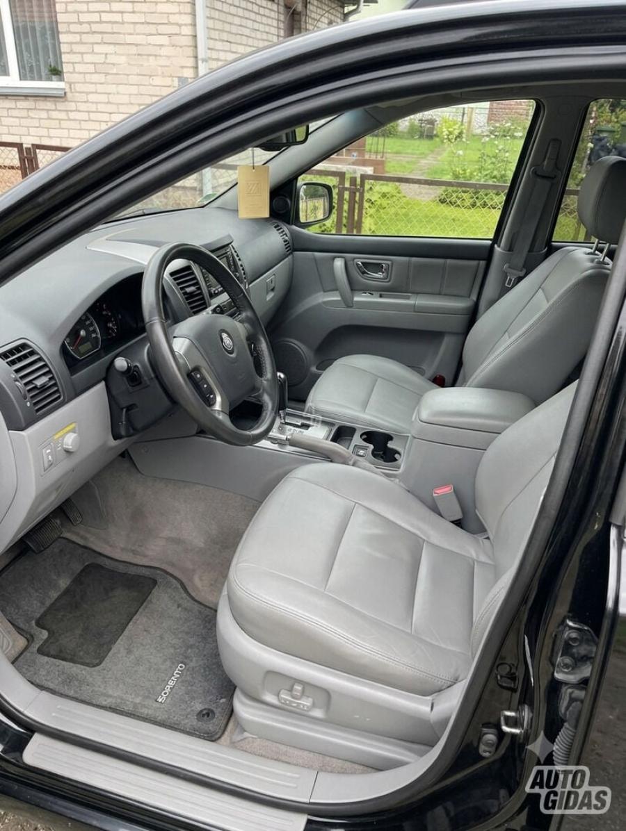 Kia Sorento 2006 in Kaunas, with an engine capacity of 2.50 L and mileage of 246 thousand km for 1750 €, photo 6 on AUTOMOTO.COM.LV
