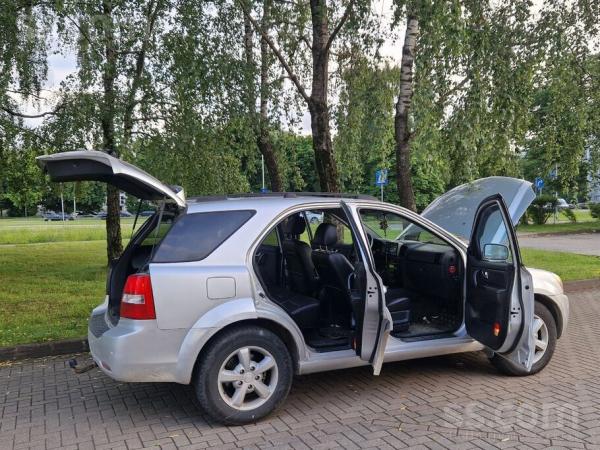 Kia Sorento 2007 Rīga, ar dzinēja tilpumu 2.50 L un nobraukumu 231 tūkst. km par 2500 €, foto 9 vietnē AUTOMOTO.COM.LV