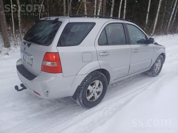 Kia Sorento 2007 in Daugavpils, with an engine capacity of 2.50 L and mileage of 272 thousand km for 2900 €, photo 6 on AUTOMOTO.COM.LV