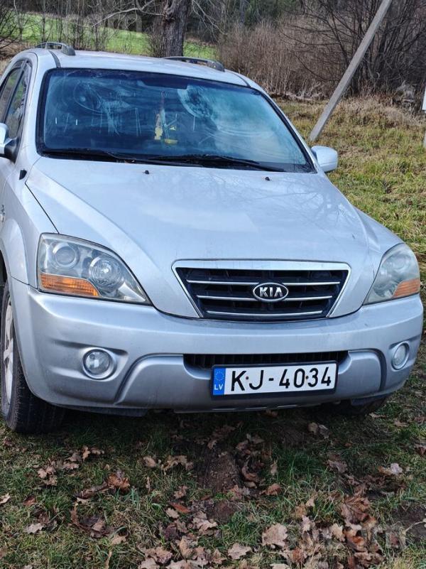 Kia Sorento 2007 in Tukums, with an engine capacity of 2.50 L and mileage of 242 thousand km for 3700 €, photo 3 on AUTOMOTO.COM.LV