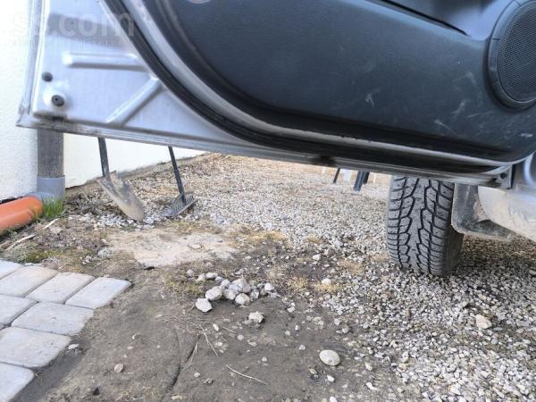 Kia Sorento 2008 in Riga, with an engine capacity of 2.50 L and mileage of 280 thousand km for 3200 €, photo 8 on AUTOMOTO.COM.LV