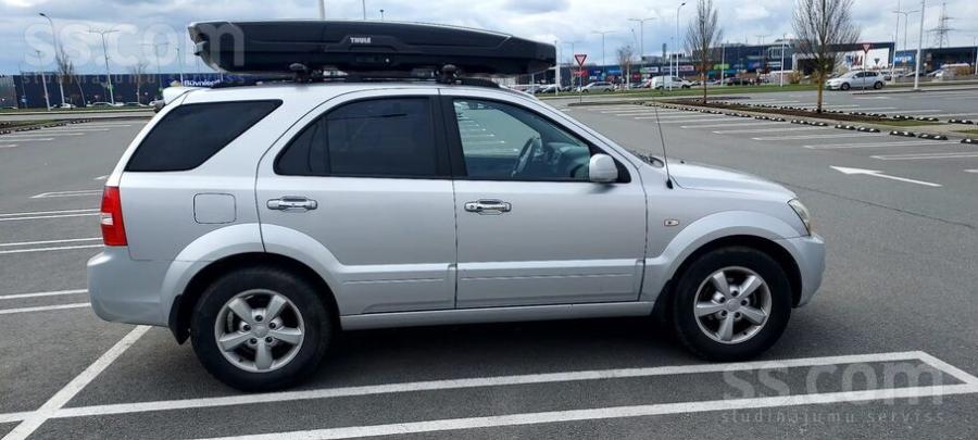 Kia Sorento 2008 in Riga, with an engine capacity of 2.50 L and mileage of 250 thousand km for 3650 €, photo 6 on AUTOMOTO.COM.LV