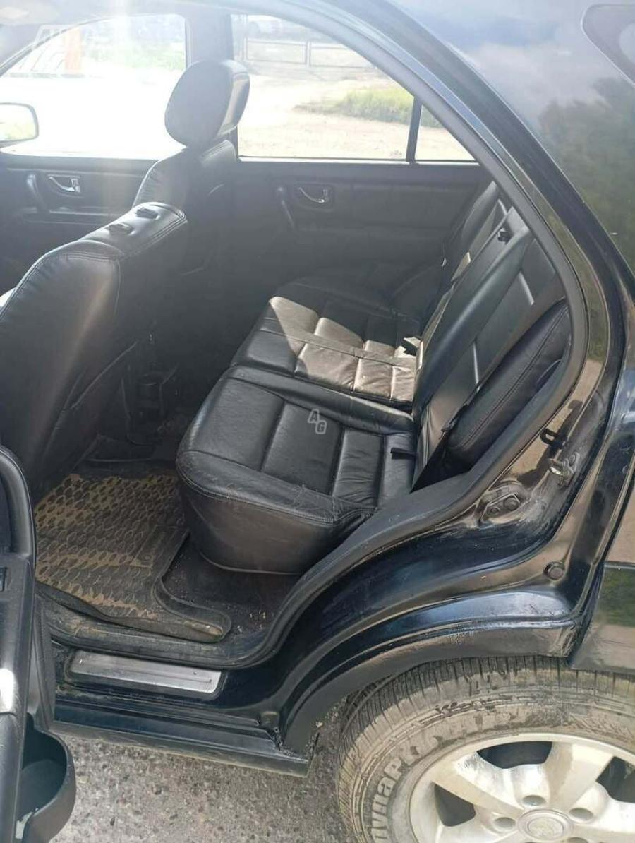 Kia Sorento 2008 in Kaunas, with an engine capacity of 2.50 L and mileage of 333 thousand km for 2350 €, photo 9 on AUTOMOTO.COM.LV