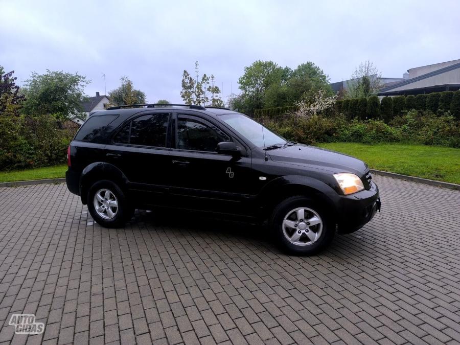 Kia Sorento 2009 in Siauliai, with an engine capacity of 2.50 L and mileage of 300 thousand km for 2600 €, photo 8 on AUTOMOTO.COM.LV