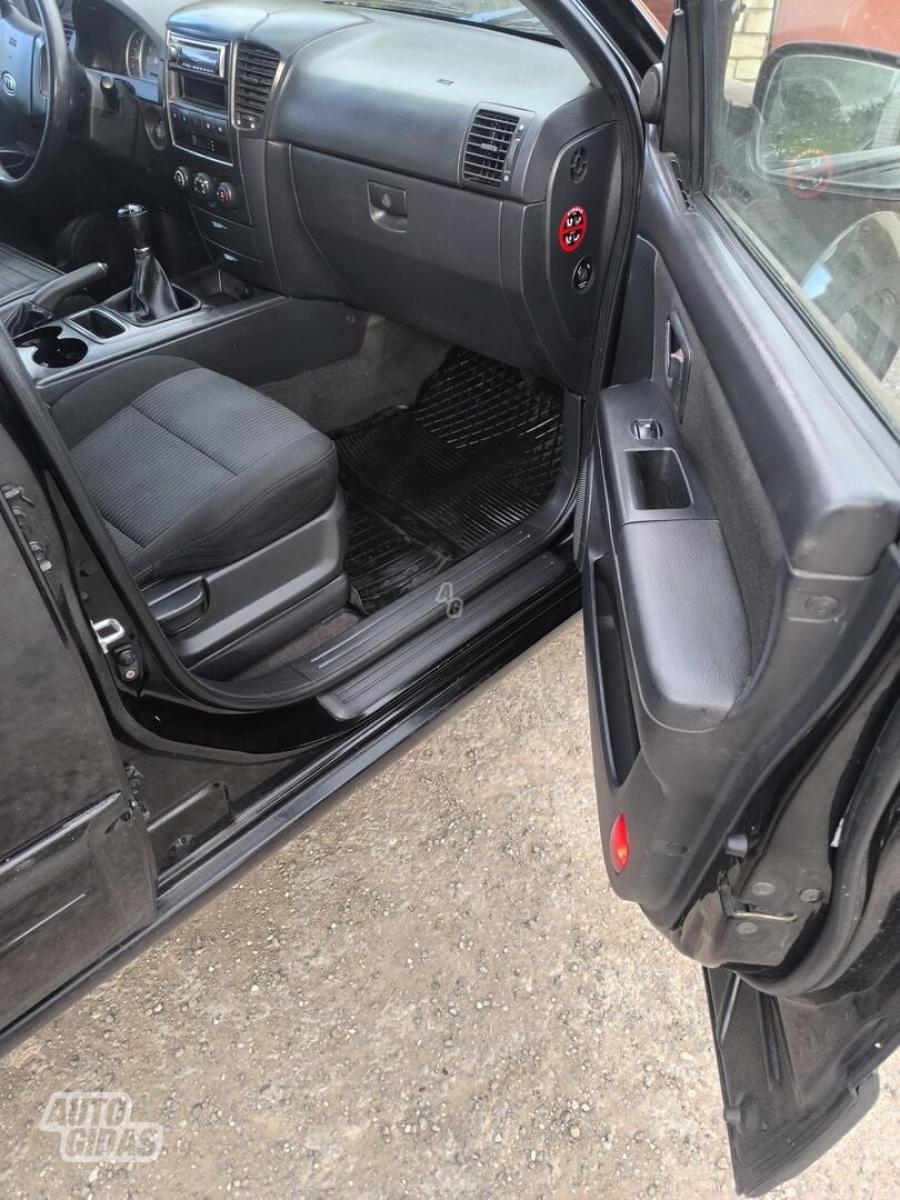 Kia Sorento 2009 in Siauliai, with an engine capacity of 2.50 L and mileage of 300 thousand km for 2600 €, photo 9 on AUTOMOTO.COM.LV