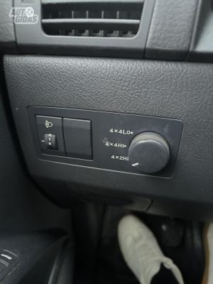 Kia Sorento 2009 in Siauliai, with an engine capacity of 2.50 L and mileage of 300 thousand km for 2600 €, photo 10 on AUTOMOTO.COM.LV