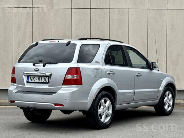 Kia Sorento 2009 in Riga, with an engine capacity of 2.50 L and mileage of 284 thousand km for 3500 €, photo 4 on AUTOMOTO.COM.LV