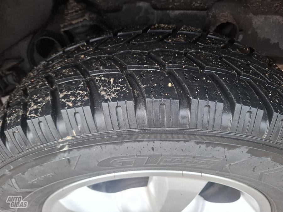 Kia Sorento 2009 Prienai, ar dzinēja tilpumu 2.50 L un nobraukumu 230 tūkst. km par 3700 €, foto 18 vietnē AUTOMOTO.COM.LV