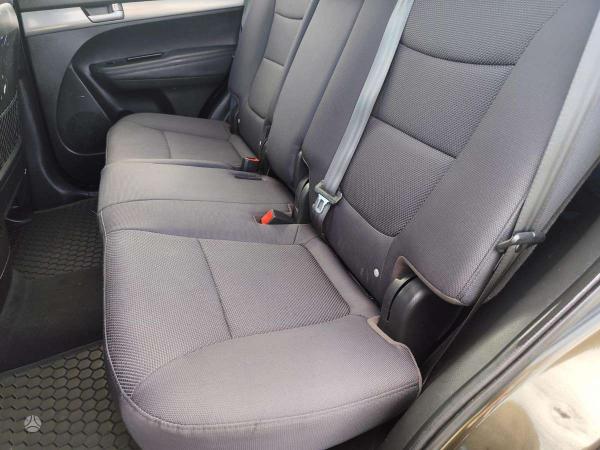 Kia Sorento 2010 in Marijampole, with an engine capacity of 2.20 L and mileage of 254 thousand km for 5000 €, photo 10 on AUTOMOTO.COM.LV