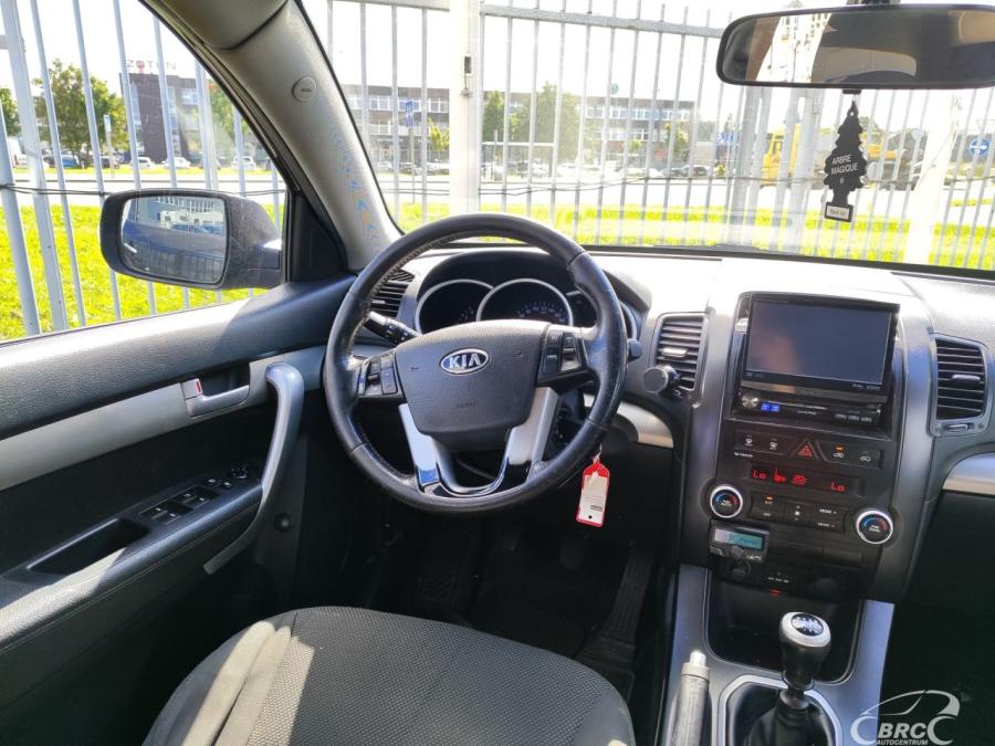 Kia Sorento 2010 in Klaipeda, with an engine capacity of 2.20 L and mileage of 287 thousand km for 5000 €, photo 4 on AUTOMOTO.COM.LV