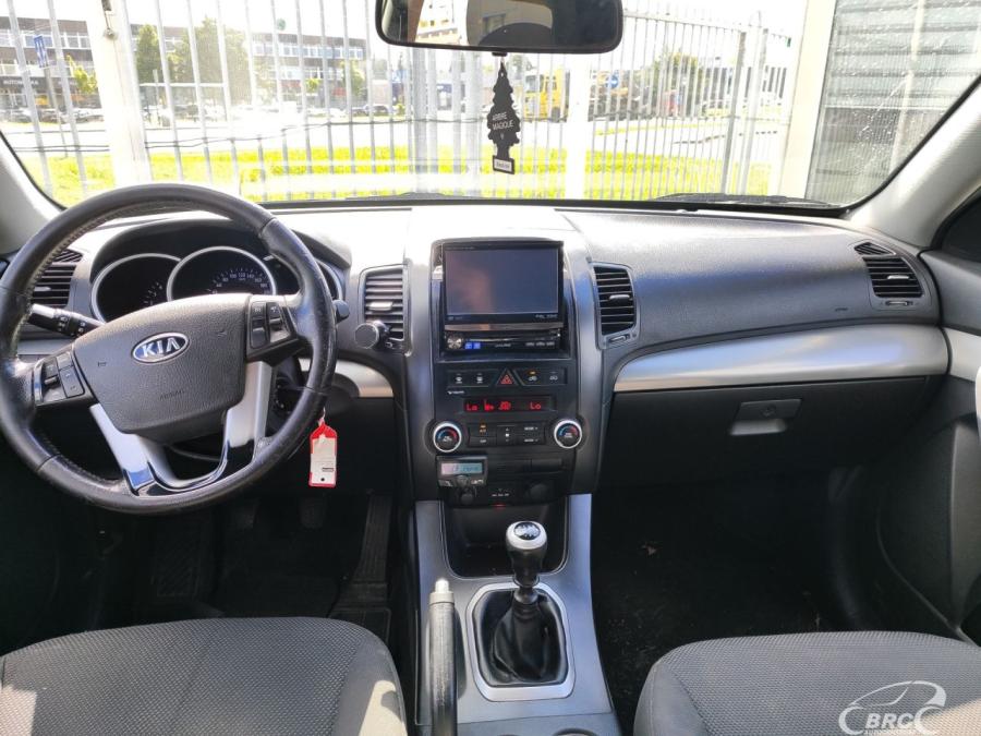 Kia Sorento 2010 in Klaipeda, with an engine capacity of 2.20 L and mileage of 287 thousand km for 5000 €, photo 5 on AUTOMOTO.COM.LV