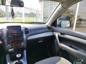 Kia Sorento 2010 in Klaipeda, with an engine capacity of 2.20 L and mileage of 287 thousand km for 5000 €, photo 6 on AUTOMOTO.COM.LV