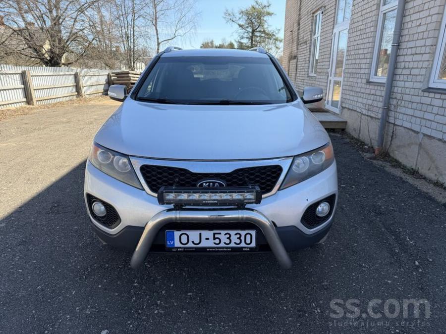 Kia Sorento 2011 Rīga, ar dzinēja tilpumu 2.20 L un nobraukumu 441 tūkst. km par 2950 €, foto 3 vietnē AUTOMOTO.COM.LV