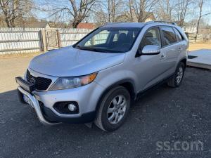 Kia Sorento 2011 Rīga, ar dzinēja tilpumu 2.20 L un nobraukumu 441 tūkst. km par 2950 €, foto 4 vietnē AUTOMOTO.COM.LV