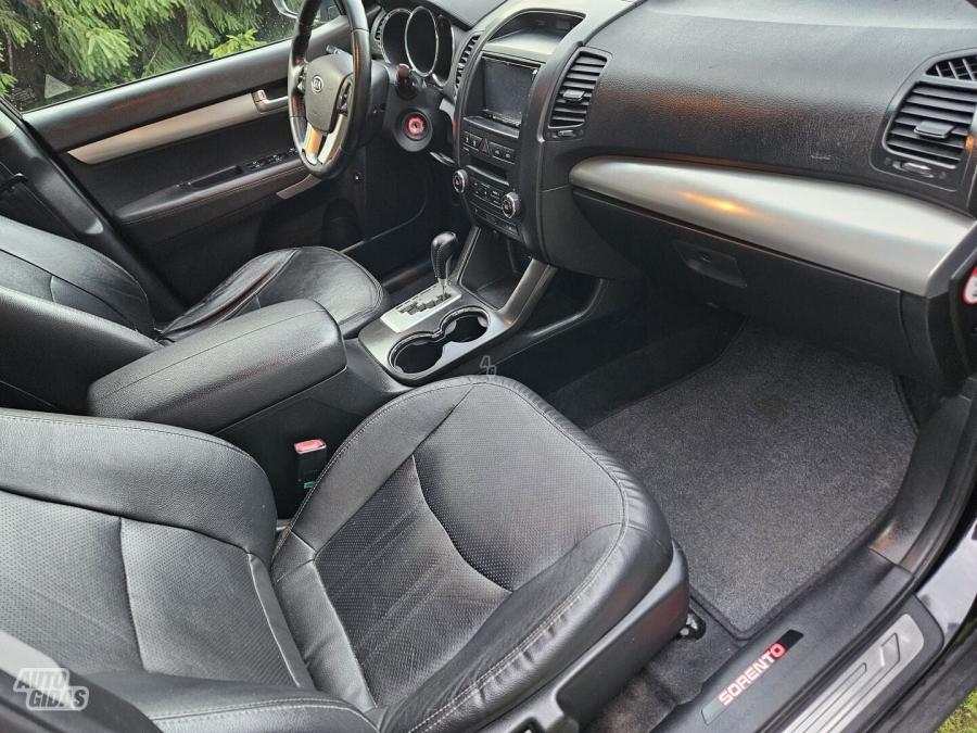 Kia Sorento 2011 in Mazeikiai, with an engine capacity of 2.20 L and mileage of 258 thousand km for 5250 €, photo 11 on AUTOMOTO.COM.LV