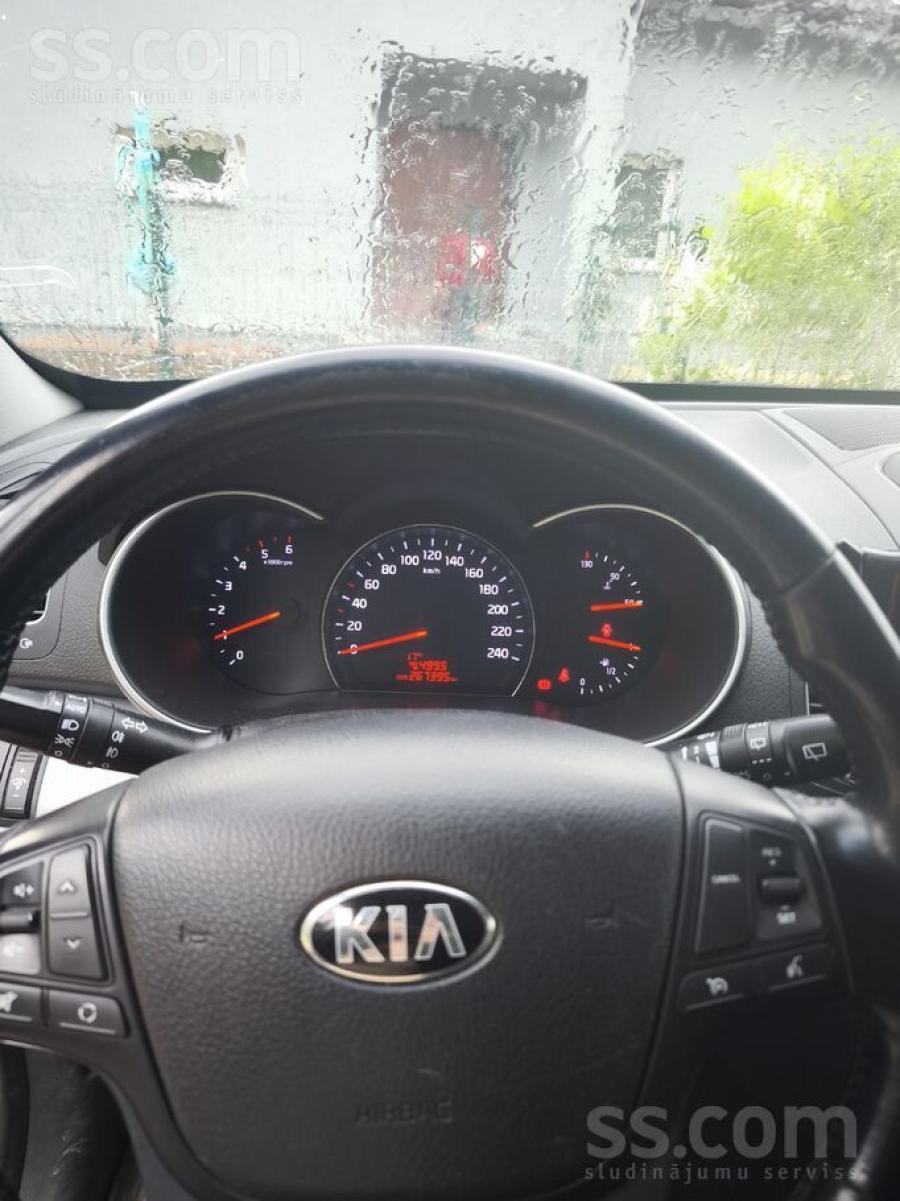 Kia Sorento 2013 in Riga, with an engine capacity of 2.20 L and mileage of 267 thousand km for 7500 €, photo 7 on AUTOMOTO.COM.LV
