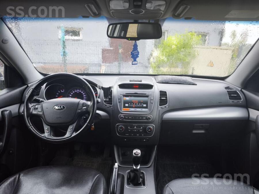 Kia Sorento 2013 in Riga, with an engine capacity of 2.20 L and mileage of 267 thousand km for 7500 €, photo 8 on AUTOMOTO.COM.LV
