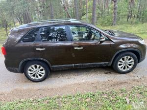 Kia Sorento 2014 in Kaunas, with an engine capacity of 2.00 L and mileage of 253 thousand km for 5950 €, photo 9 on AUTOMOTO.COM.LV