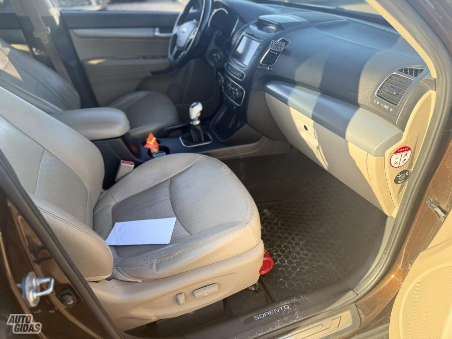 Kia Sorento 2014 in Kaunas, with an engine capacity of 2.00 L and mileage of 253 thousand km for 5950 €, photo 13 on AUTOMOTO.COM.LV