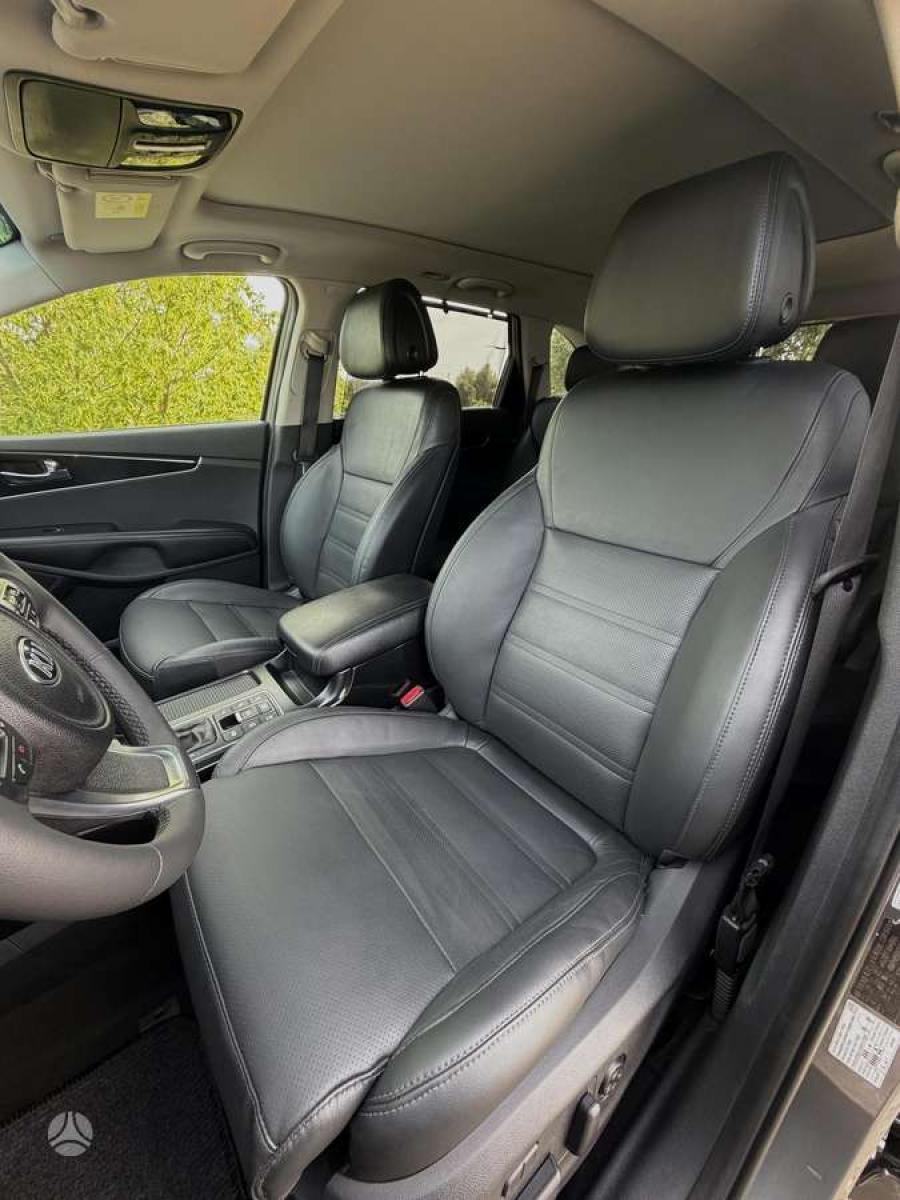 Kia Sorento 2017 in Siauliai, with an engine capacity of 2.20 L and mileage of 250 thousand km for 16450 €, photo 27 on AUTOMOTO.COM.LV