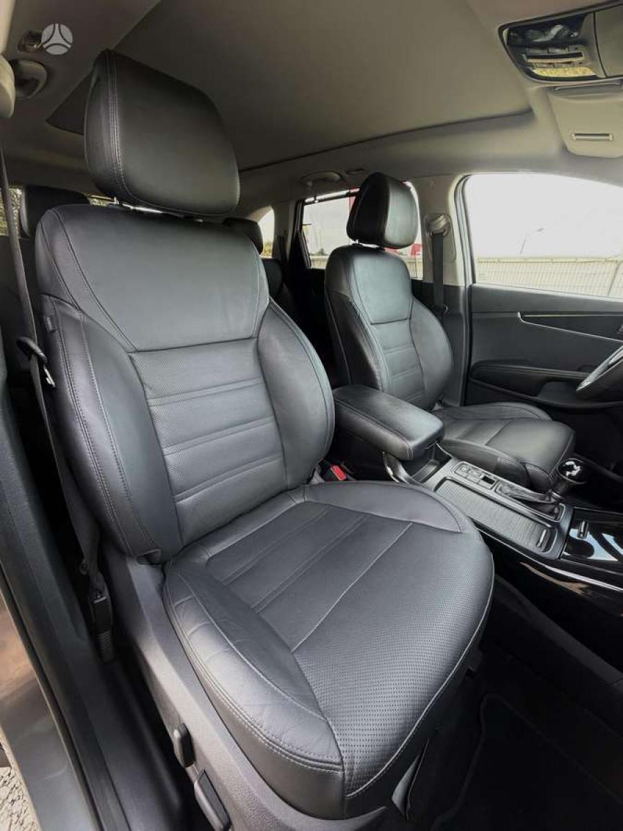 Kia Sorento 2017 in Siauliai, with an engine capacity of 2.20 L and mileage of 250 thousand km for 16450 €, photo 29 on AUTOMOTO.COM.LV